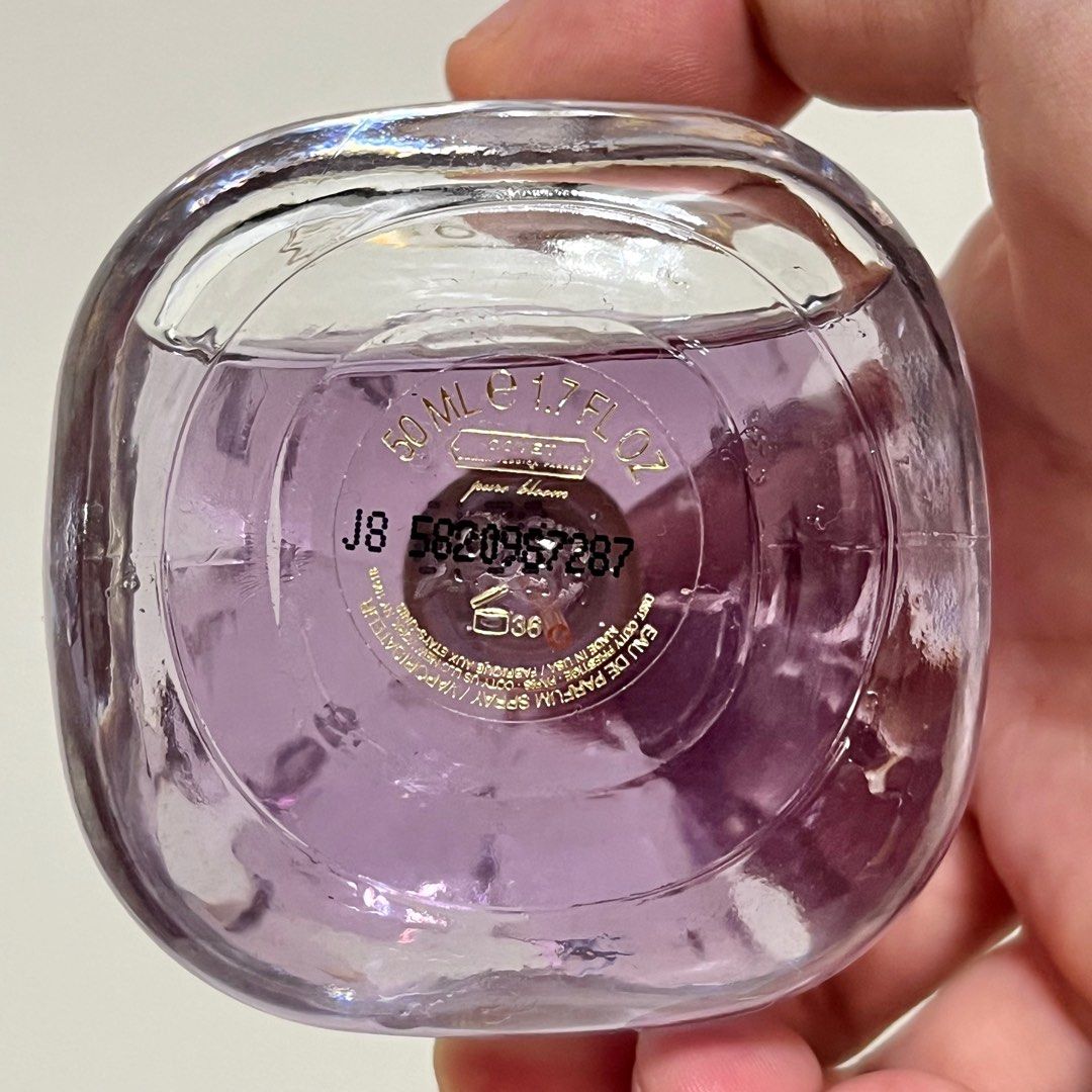 三折出售‼️Sarah Jessica Parker Covet Pure Bloom 慾望千金淡香精 50ml 無外盒, 香水、美妝、保養, 香水、體香劑在旋轉拍賣