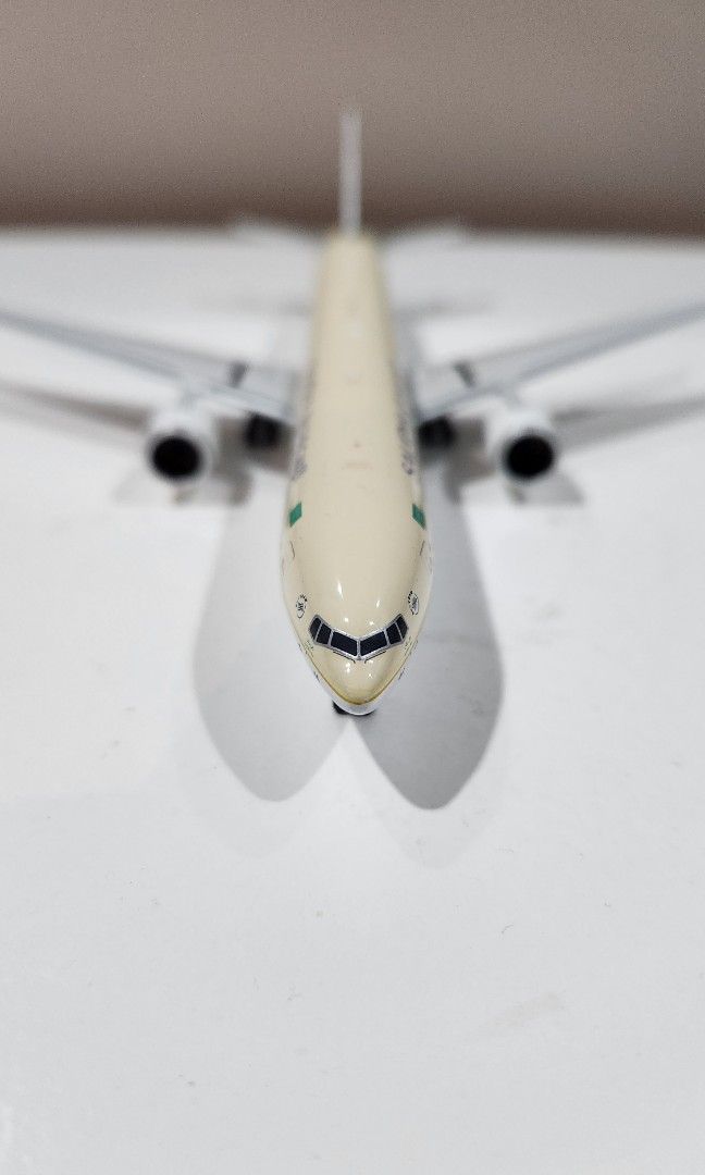 Saudia Boeing 777-300ER HZ-AK44 Phoenix Models 1/400 diecast aircraft ...