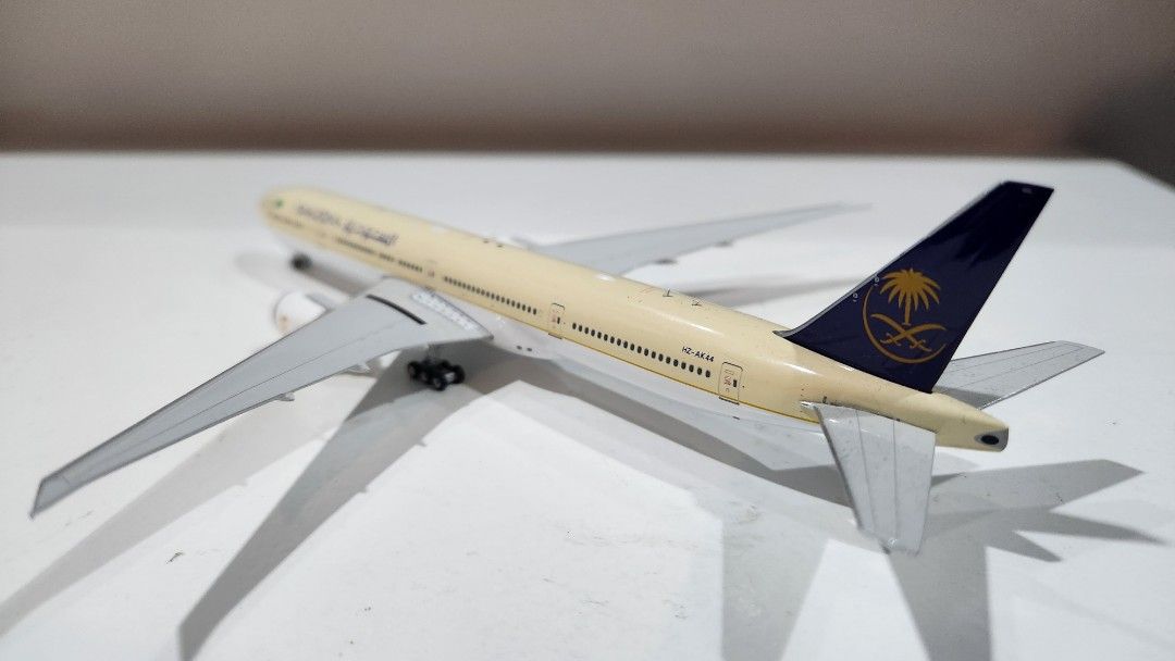 Saudia Boeing 777-300ER HZ-AK44 Phoenix Models 1/400 diecast aircraft ...