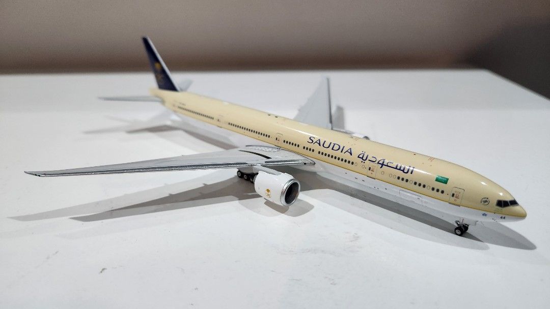 Saudia Boeing 777-300ER HZ-AK44 Phoenix Models 1/400 diecast aircraft ...