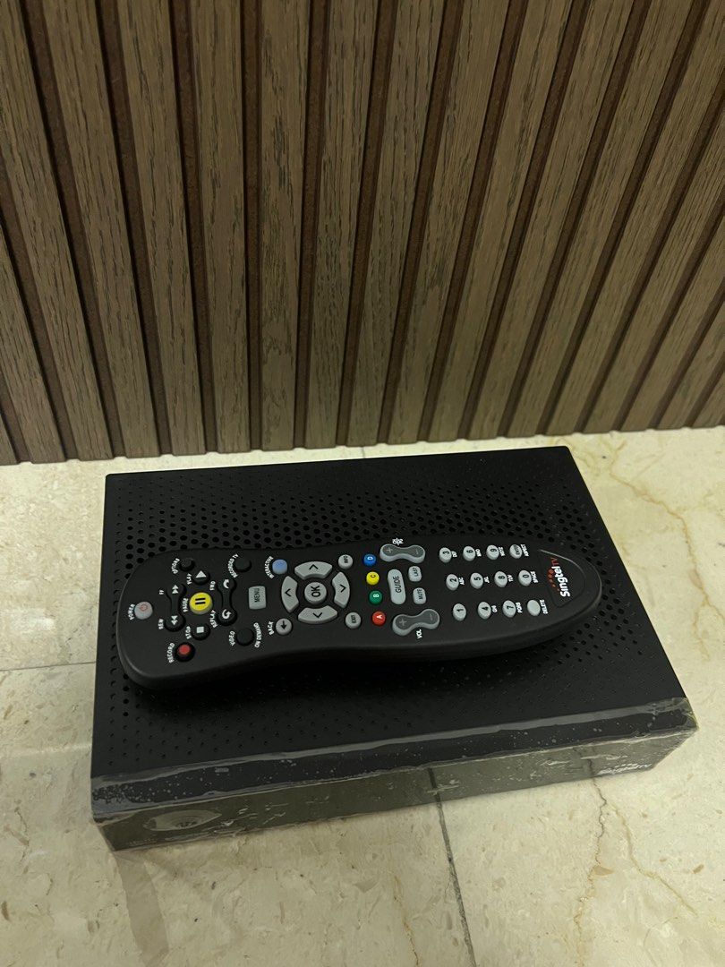 Singtel Wifi Gigabit Router AC Plus + Singtel TV BOX, TV & Home ...