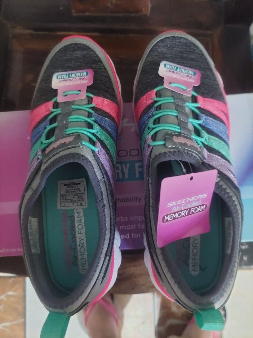 Skechers snicker, Fesyen Wanita, Sepatu di Carousell