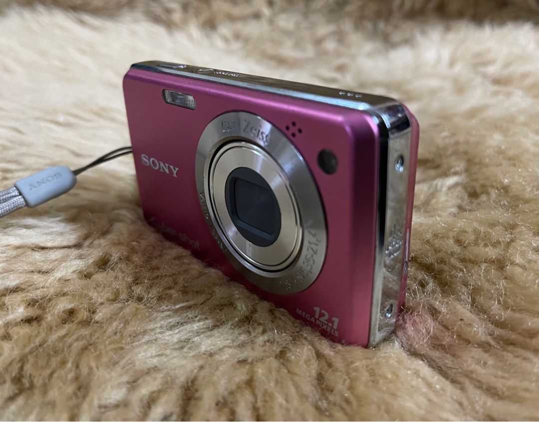 Sony Cybershot DSC-W220 Digital Camera, Photography, Cameras on Carousell