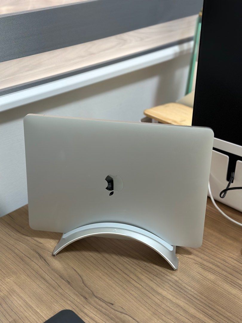 全新 Twelve South BookArc 立架 (適用於 MacBook), 手機及配件, 電子周邊配件及產品, 固定器及支架在旋轉拍賣