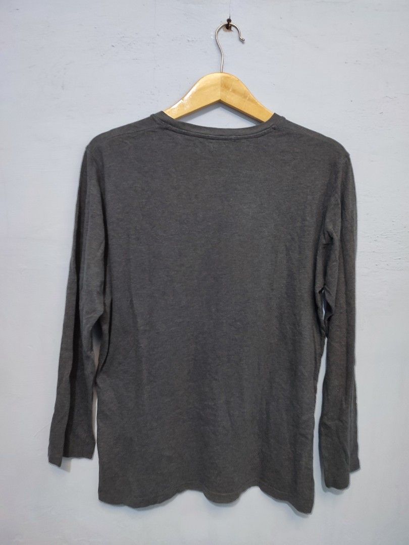 Baju panjang brand uniqlo size L original bod, Fesyen Pria, Pakaian ...