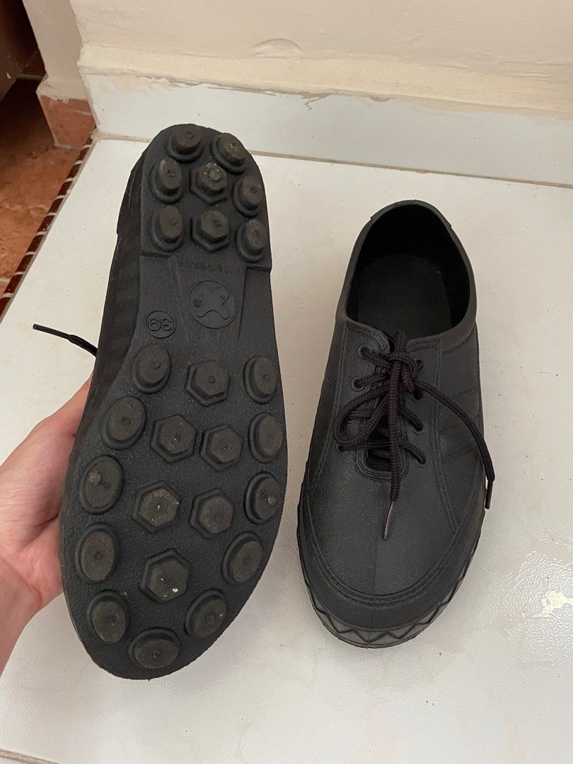 Black rubber shoes for wet and muddy activity, Men's Fashion, Footwear ...