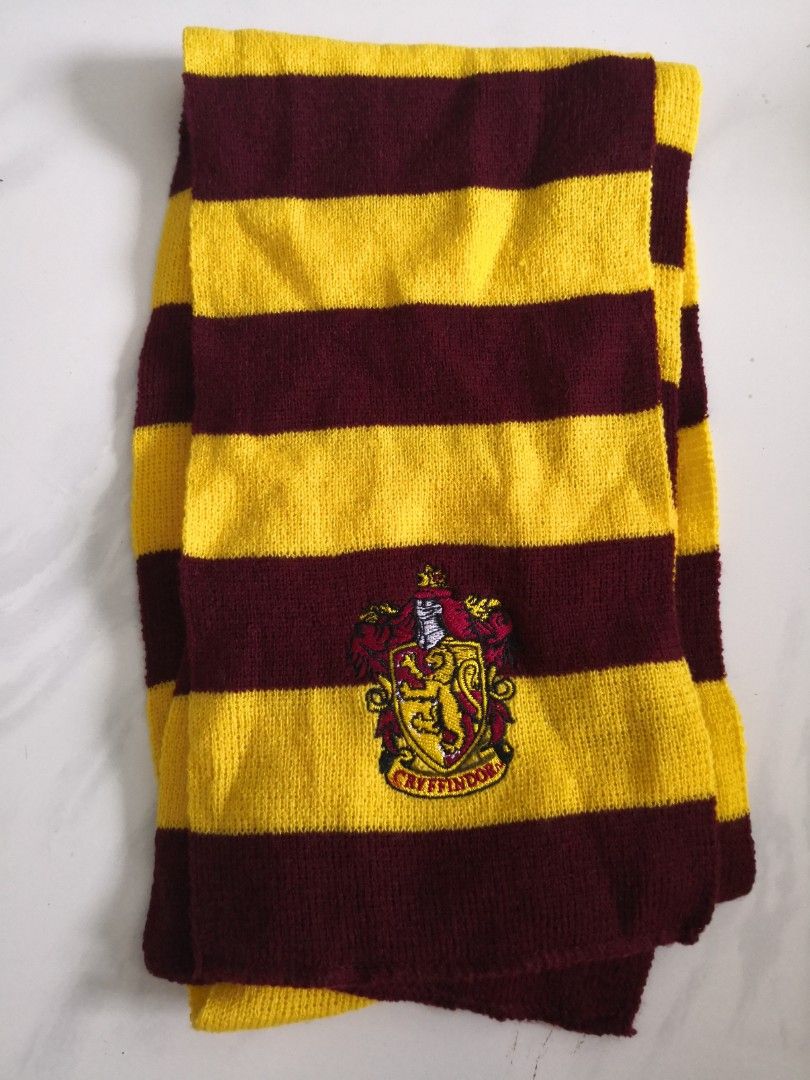 Harry Potter Gryffindor Scarf, Hobbies & Toys, Memorabilia ...
