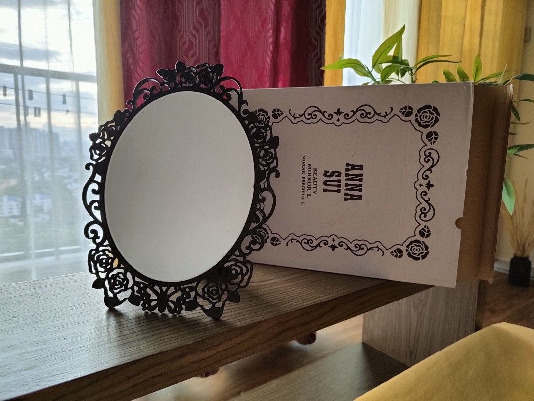 Classic Anna Sui beauty adjustable table makeup mirror precieux L ...