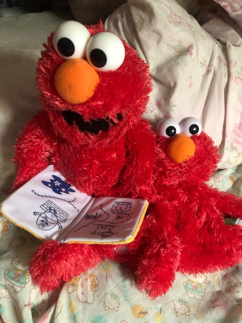 Elmo batt op and puppet bundle, Hobbies & Toys, Toys & Games on Carousell