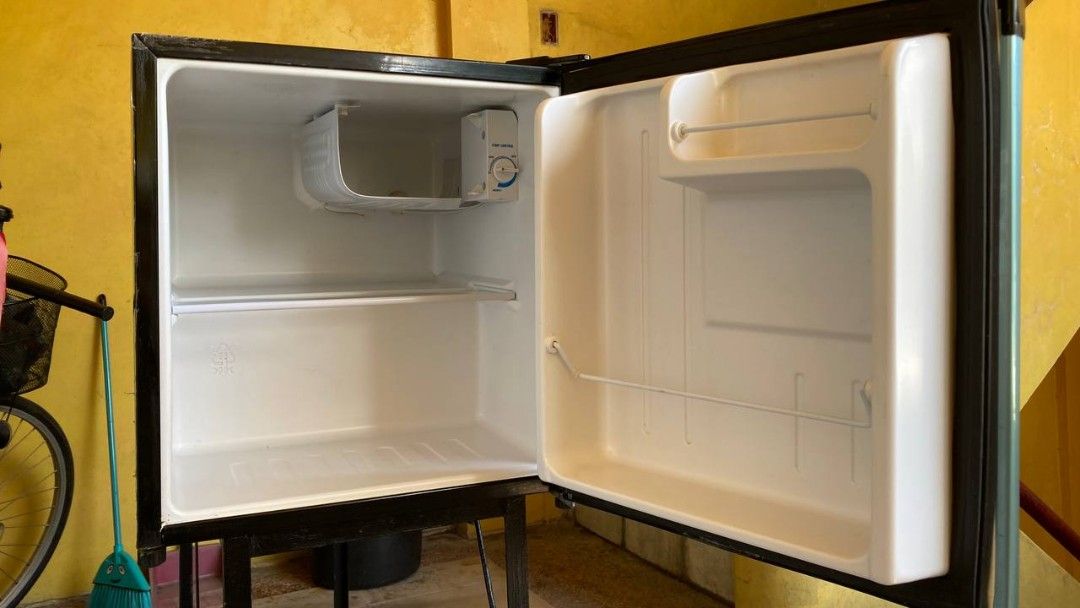 EZY ES-66F 1.7 cu.ft. Mini Bar Stainless Refrigerator on Carousell