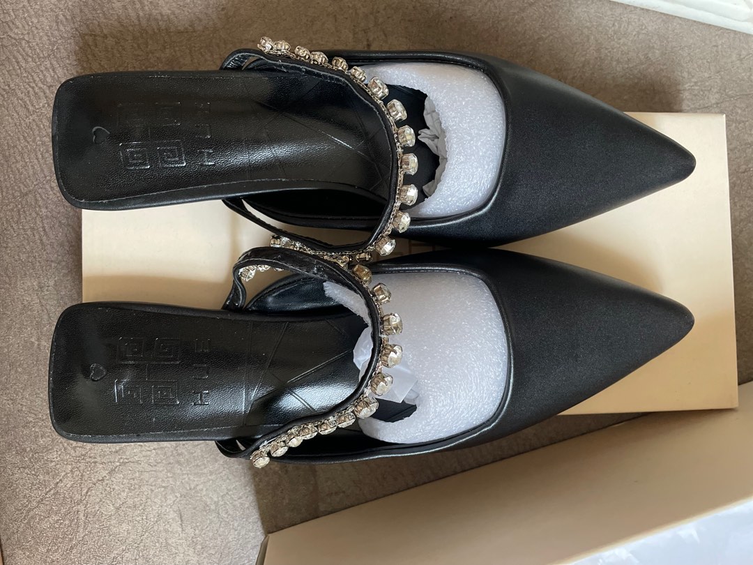 Hue Manila Black Flats with Crystals, Women's Fashion, Footwear, Flats ...