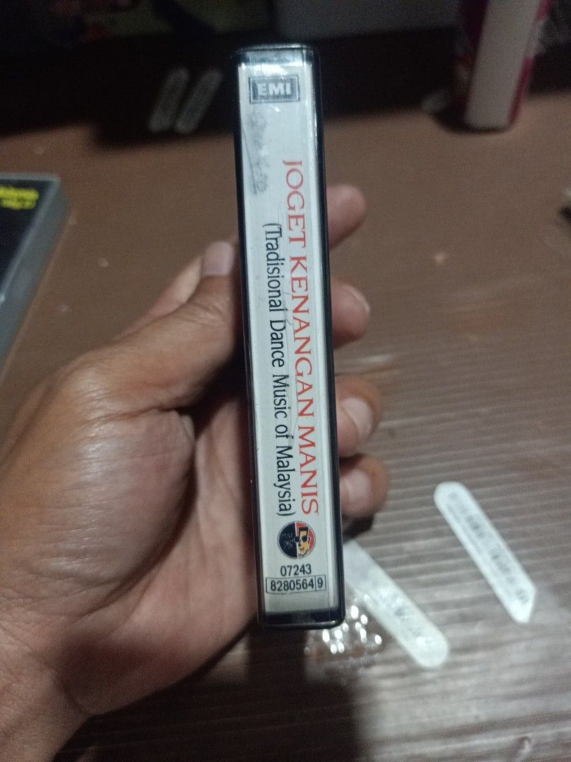 kaset lama - joget kenangan manis kompilasi emi 1993, Hobbies & Toys, Music & Media, CDs & DVDs ...