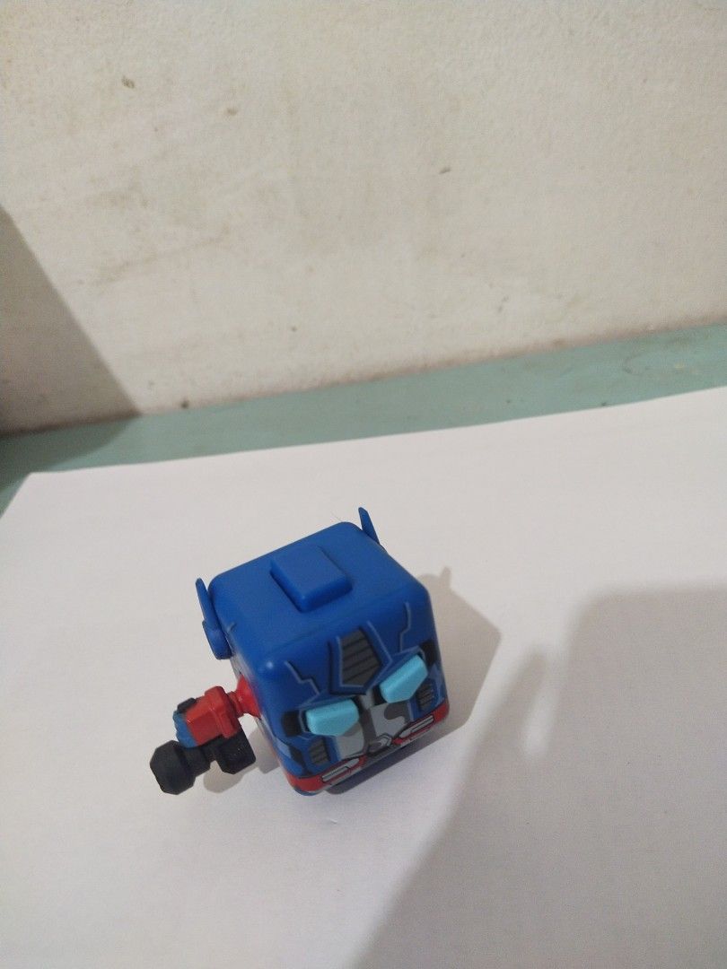 Miniature "OPTIMUS Prime" Transformer Robots/Mcdo/Cool Little Set ...