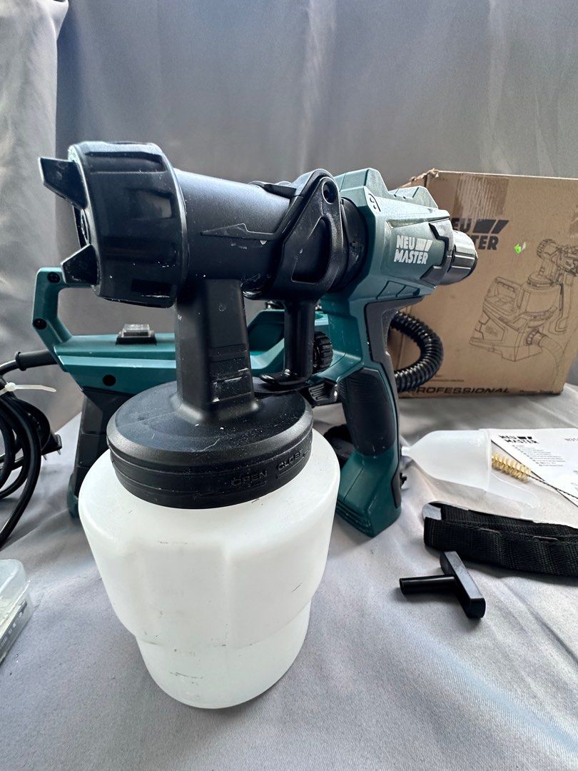 NEU MASTER ELECTRIC SPRAY GUN, Commercial & Industrial, Construction ...
