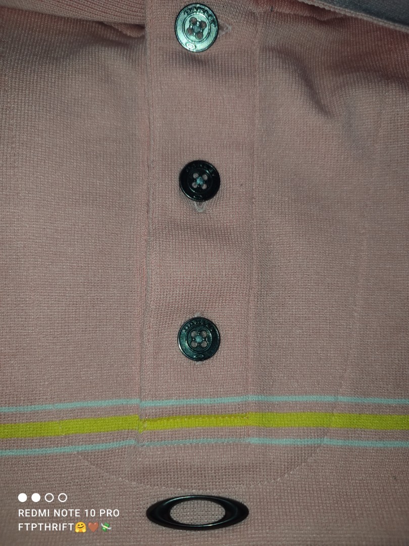 Oakley vintage metal logo and buttons on Carousell