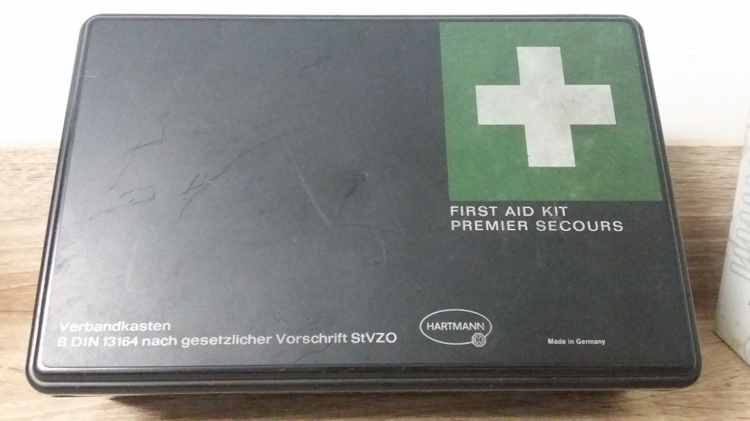 Original Mercedes Benz Fist aid kit for W123 and R107/C107, Car ...