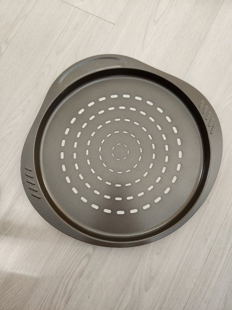 Pyrex 32cm Metal Easy-grip Pizza pan, Furniture & Home Living ...