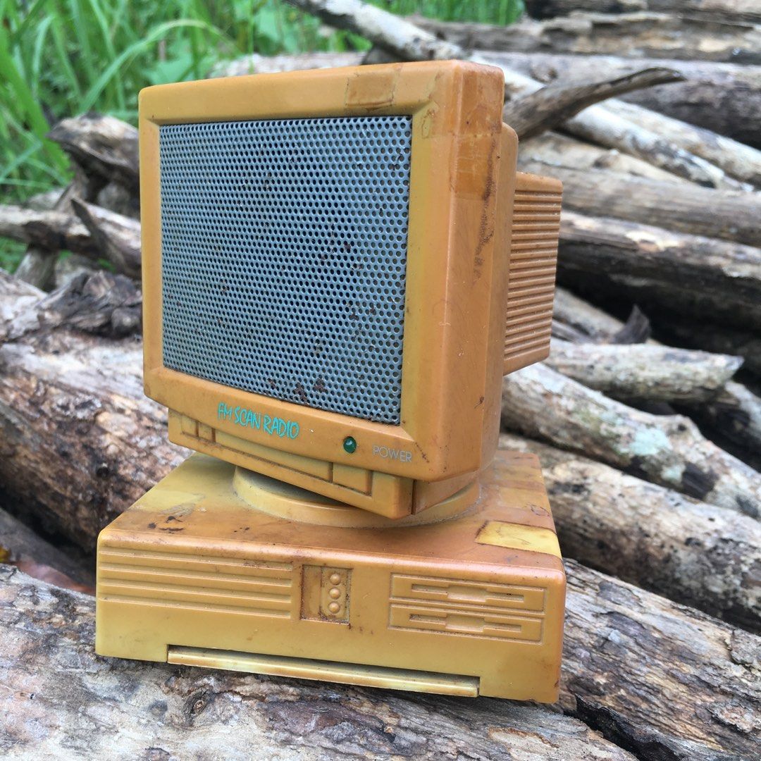 Rare & vintage 1990’s FM scan radio, Elektronik, Lainnya di Carousell