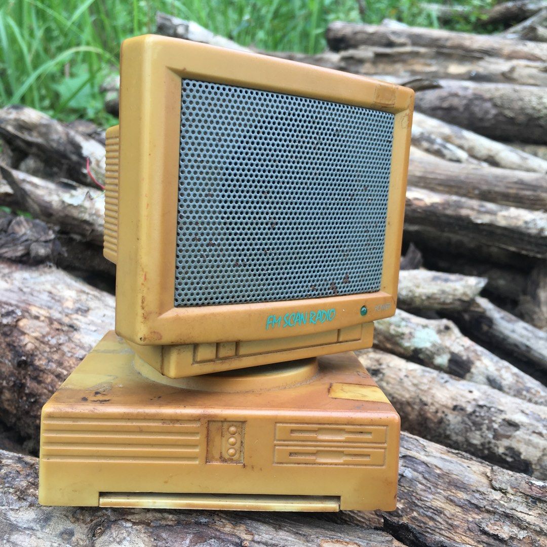 Rare & vintage 1990’s FM scan radio, Elektronik, Lainnya di Carousell