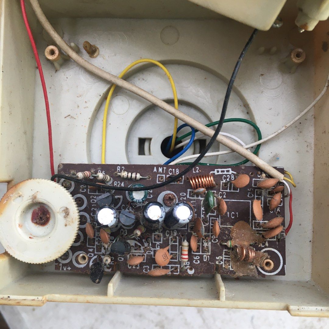 Rare & vintage 1990’s FM scan radio, Elektronik, Lainnya di Carousell