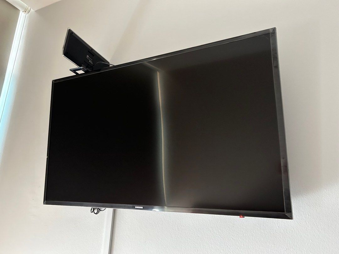 Samsung 45 inch tv with wall Mount, TV & Home Appliances, TV ...
