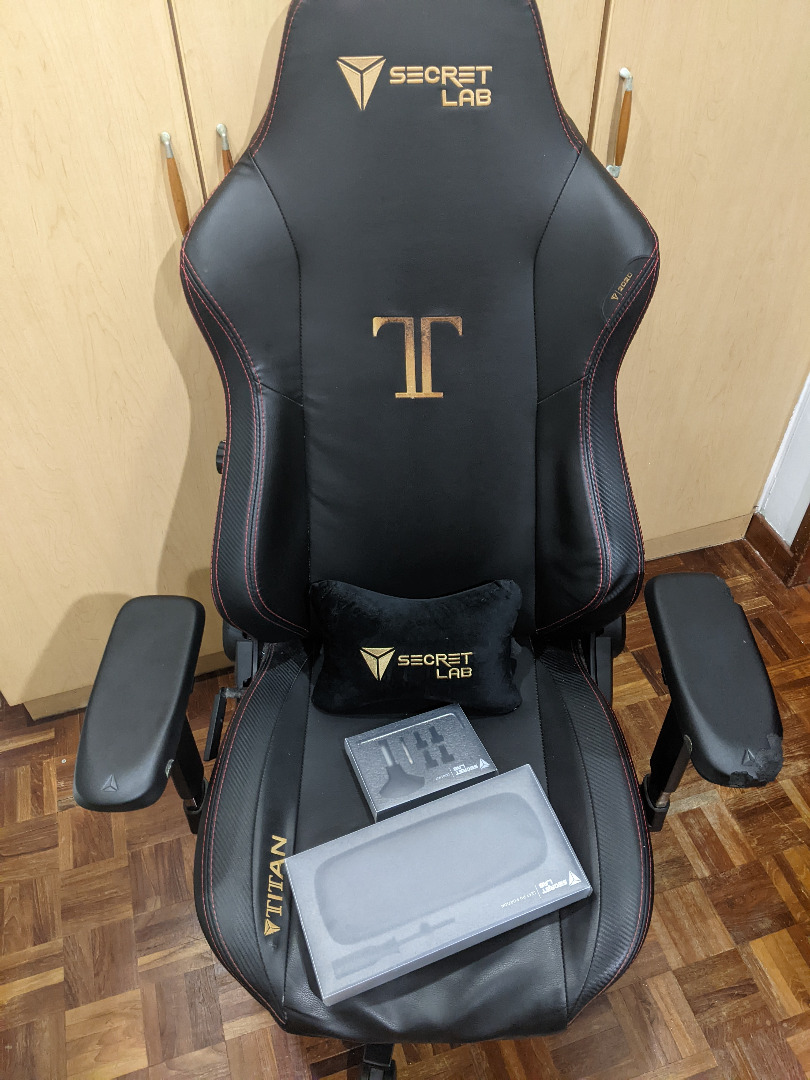 Secret Lab Titan Gaming Chair, Furniture & Home Living, Furniture ...