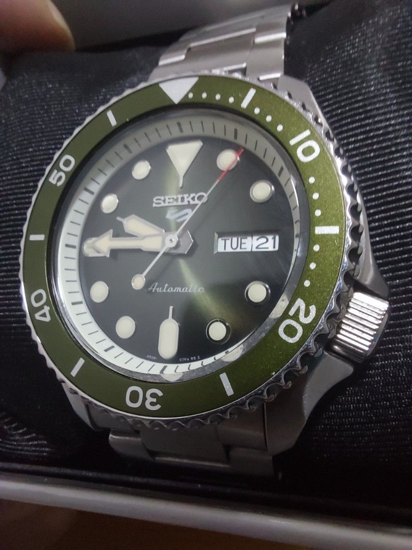 Seiko auto watch in Olive green bezel. fast deal, Men's Fashion ...