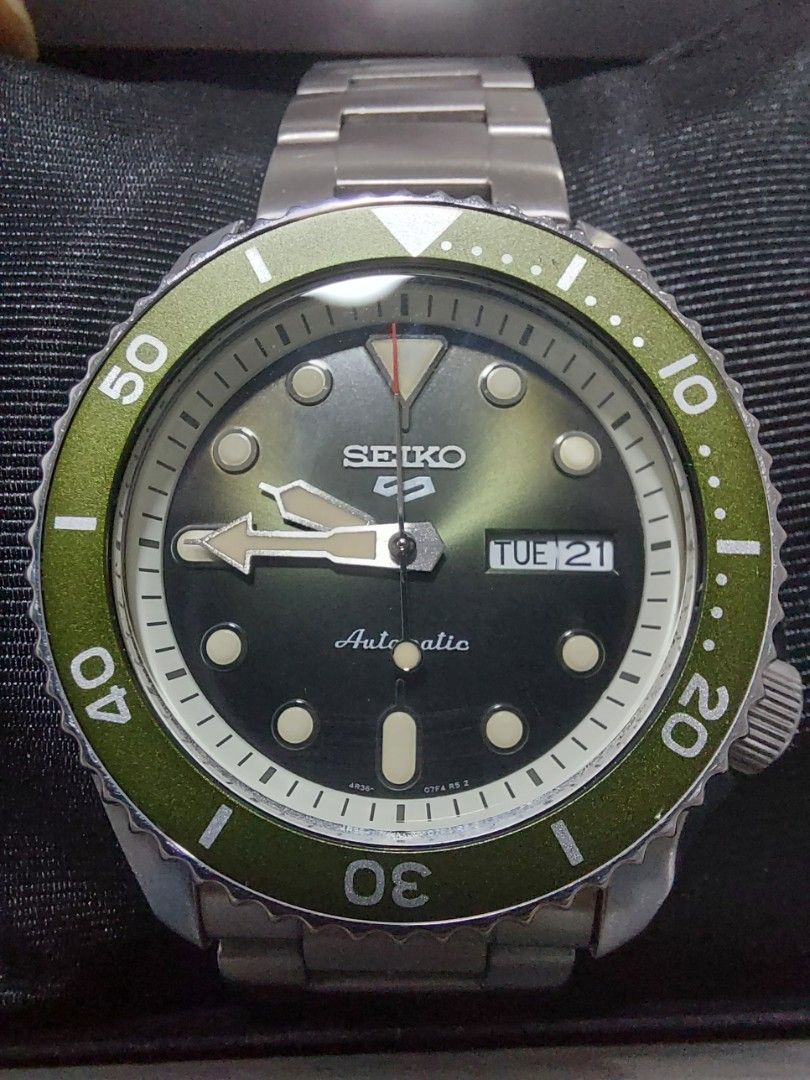 Seiko auto watch in Olive green bezel. fast deal, Men's Fashion ...