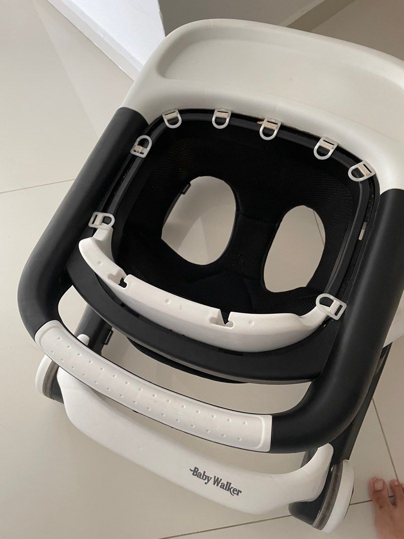 Star and daisy baby walker, Babies & Kids, Infant Playtime on Carousell