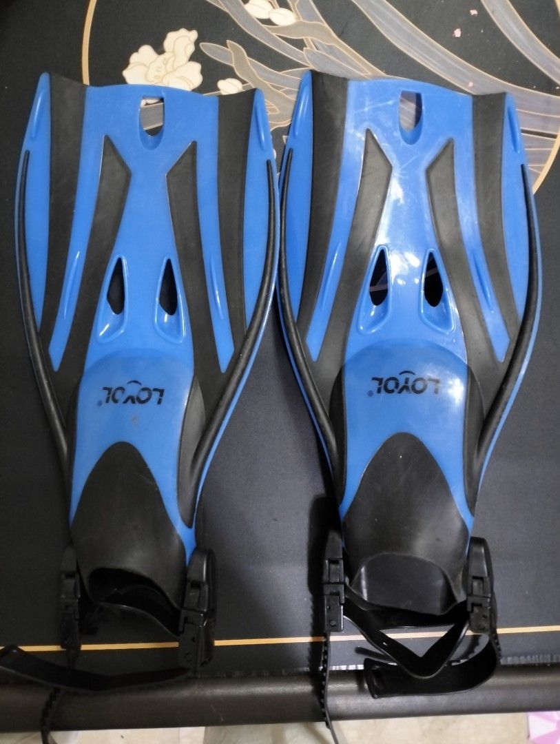 swim flippers, Sports Equipment, Sports & Games, Water Sports on Carousell