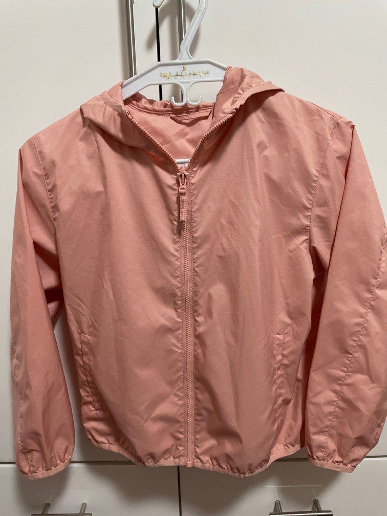 Uniqlo pink parka/light weight jacket with hood on Carousell
