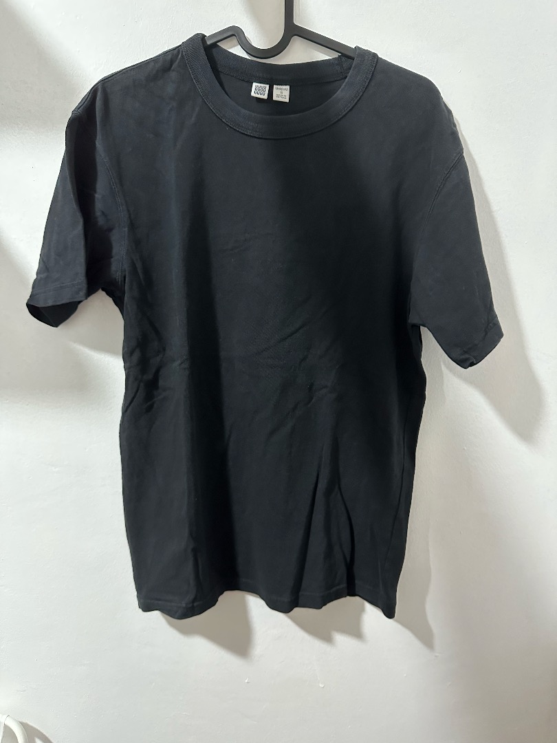 Uniqlo U black shirt on Carousell