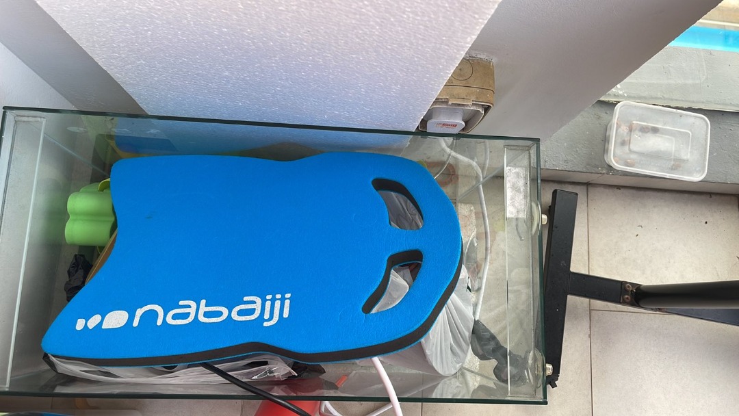 2 Feet Fish Tank, Pet Supplies, Homes & Other Pet Accessories on Carousell