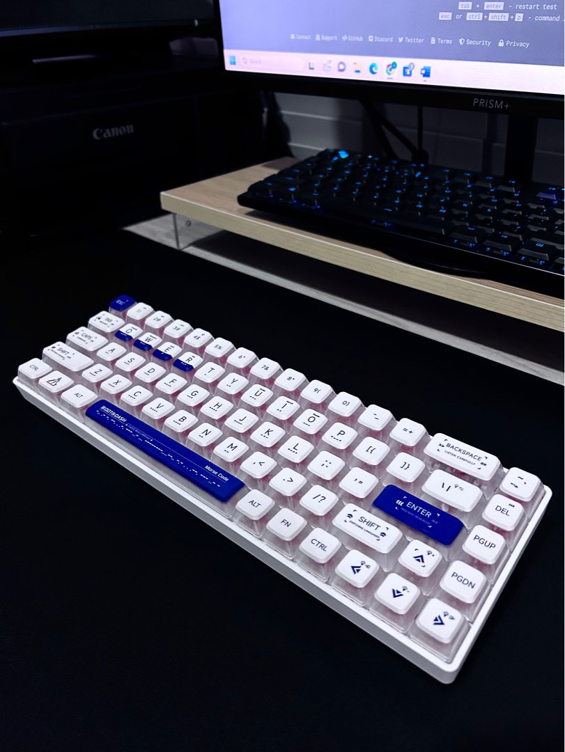 65% custom mechanical keyboard (White & blue keycaps), Computers & Tech ...