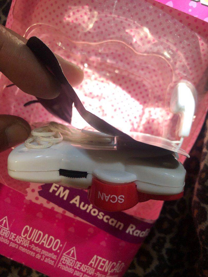 未使用 早期 二手 KT hello kitty 廣播 fm 隨身 收音機, 書籍、休閒與玩具, 收藏、紀念品, 其他古董在旋轉拍賣