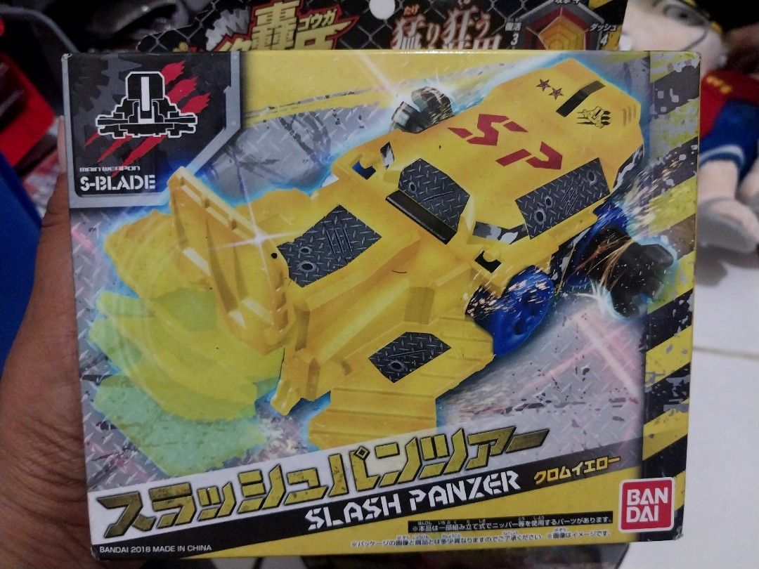 Bandai Break Go Ga - Brave Horn, pake batre bisa jalan sendiri di arena ...