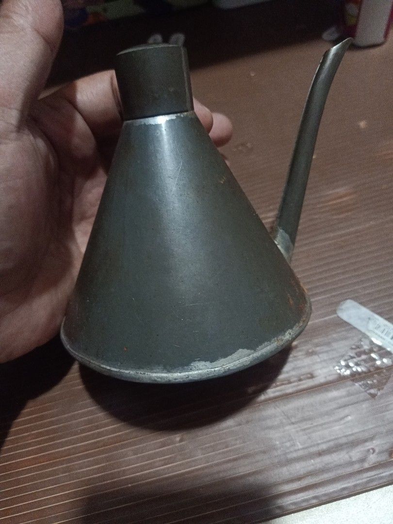 bekas minyak lama - vintage oil can, Hobbies & Toys, Collectibles ...