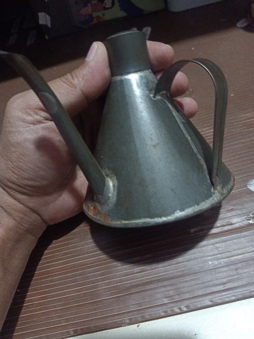 bekas minyak lama - vintage oil can, Hobbies & Toys, Collectibles ...