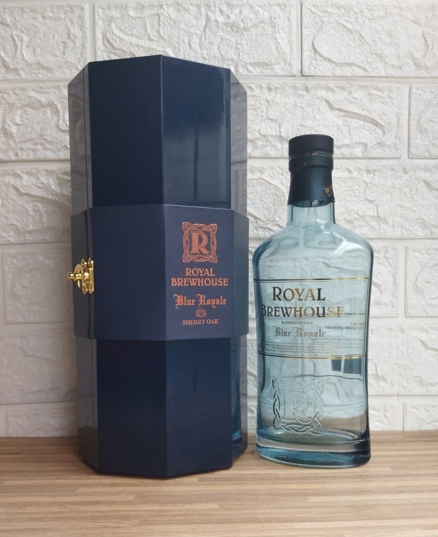 Botol bekas miras Royal Brewhouse Blue Royale 700ml, Antik, Pajangan di ...