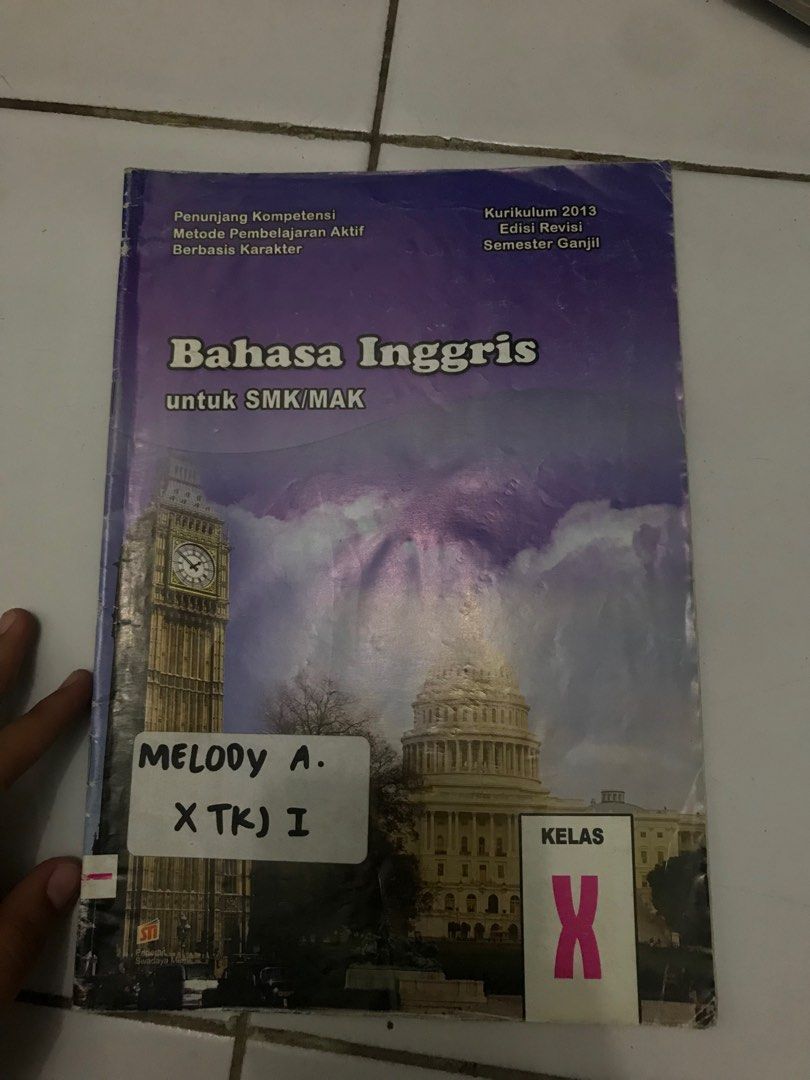 Buku LKS Bahasa Inggris Kelas 10 • SMK, Buku & Alat Tulis, Buku di Carousell