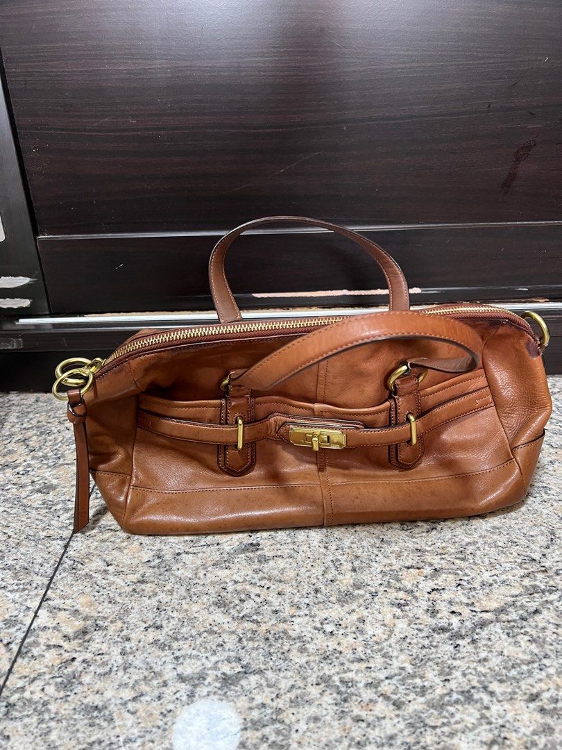 coach sling bag, Women's Fashion, Bags & Wallets, Cross-body Bags on ...