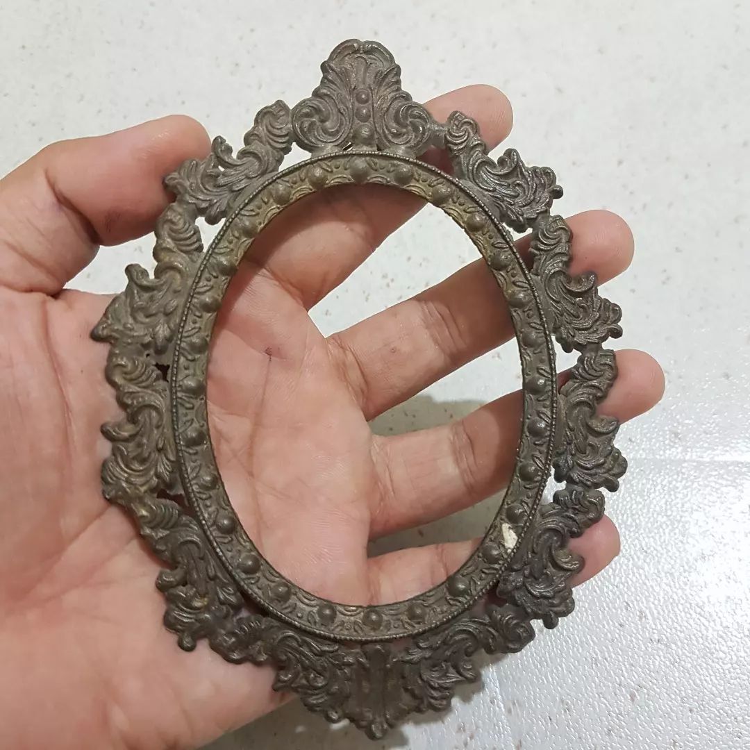 Frame foto asli jadul full metal detail, Perabotan Rumah di Carousell