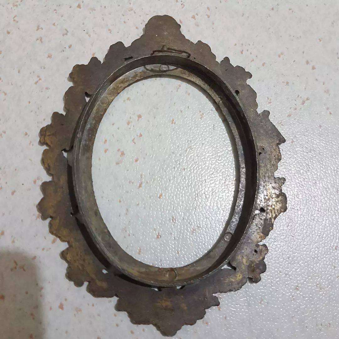 Frame foto asli jadul full metal detail, Perabotan Rumah di Carousell