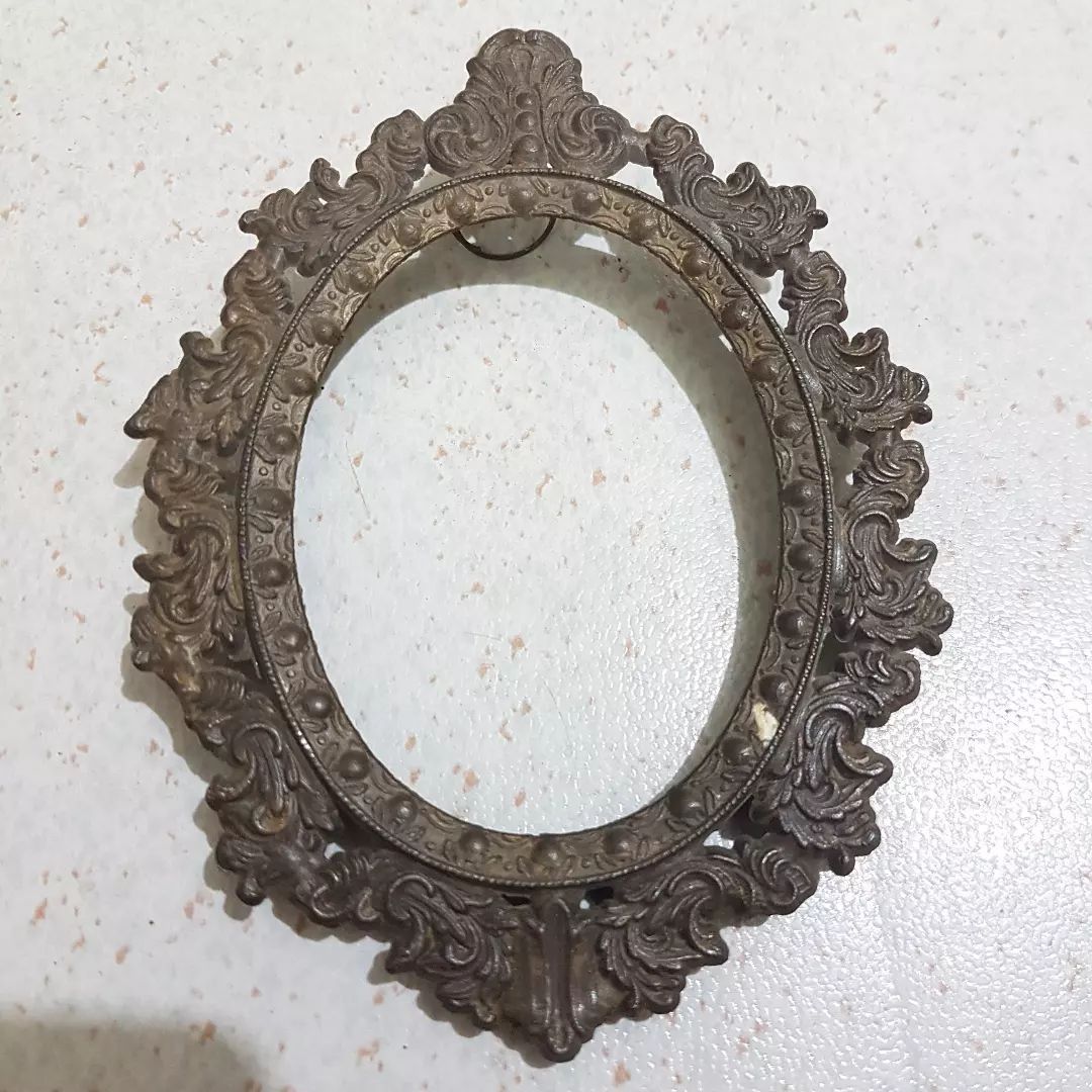 Frame foto asli jadul full metal detail, Perabotan Rumah di Carousell
