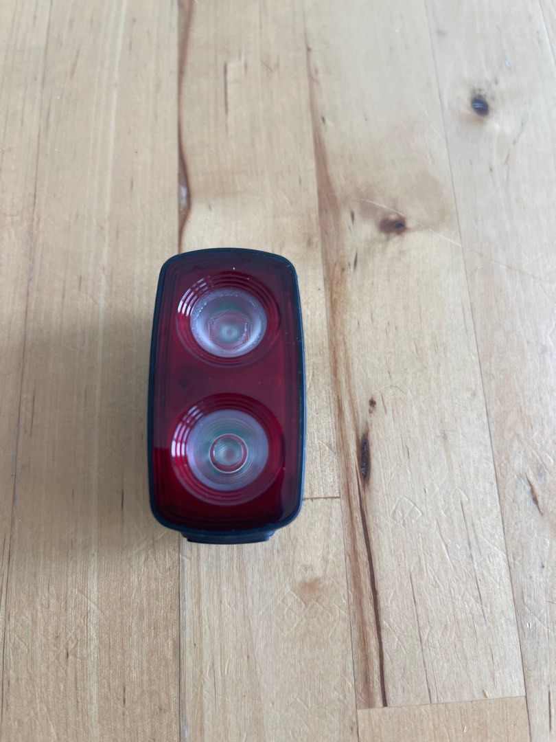 Giant TL 200 bike rear light comes with saddle mount, Sports Equipment ...