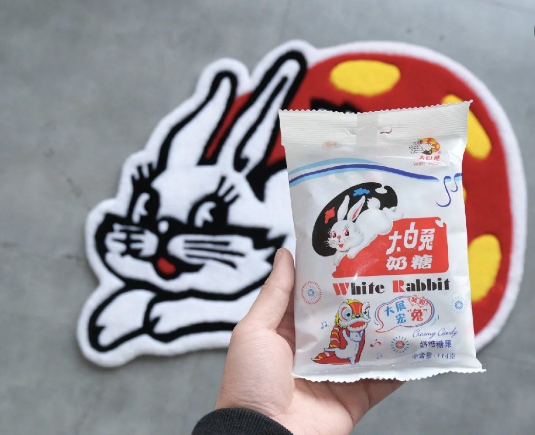 Hand tufted rug white rabbit, Hobbies & Toys, Stationery & Craft ...