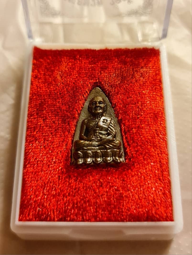 Luang pu thuat amulet (medium), Hobbies & Toys, Collectibles & Memorabilia, Vintage Collectibles ...