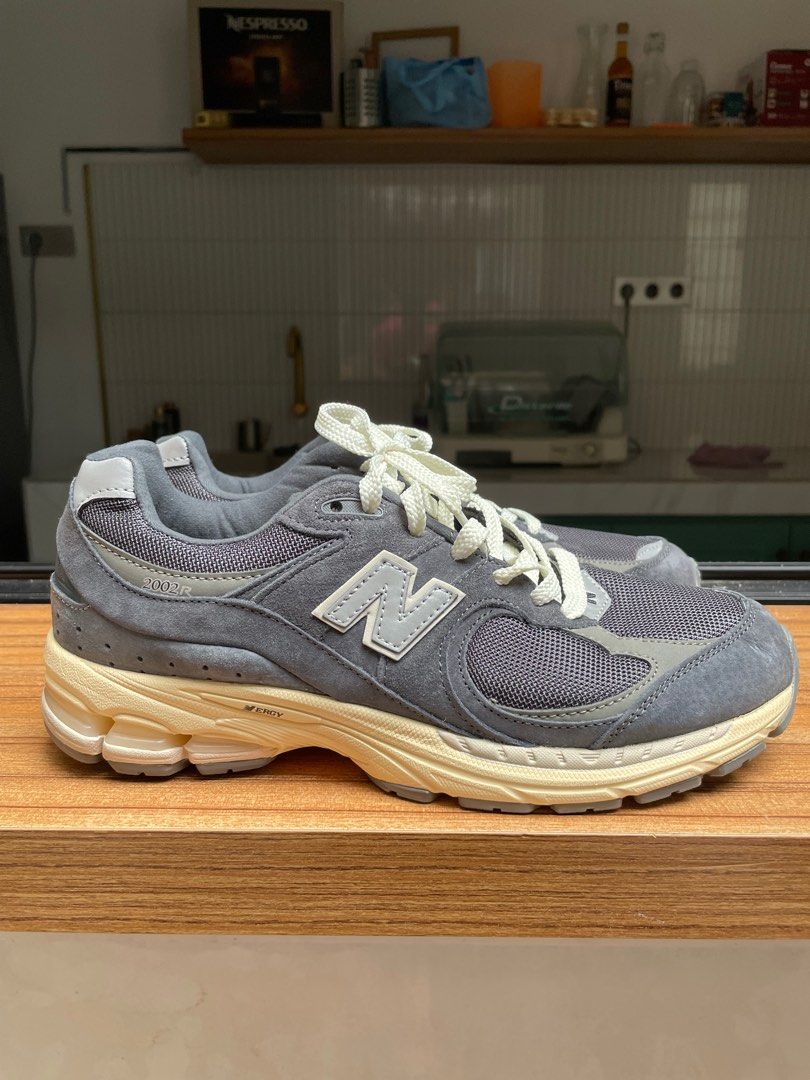 New Balance 2002R phantom magnet / Dark grey, Fesyen Pria, Sepatu ... New Balance 2002R phantom magnet / Dark grey, Fesyen Pria, Sepatu ...