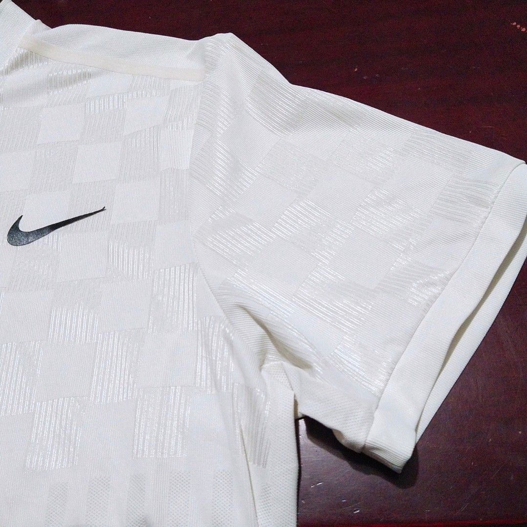 NIKE CHECKERED, Men's Fashion, Activewear on Carousell