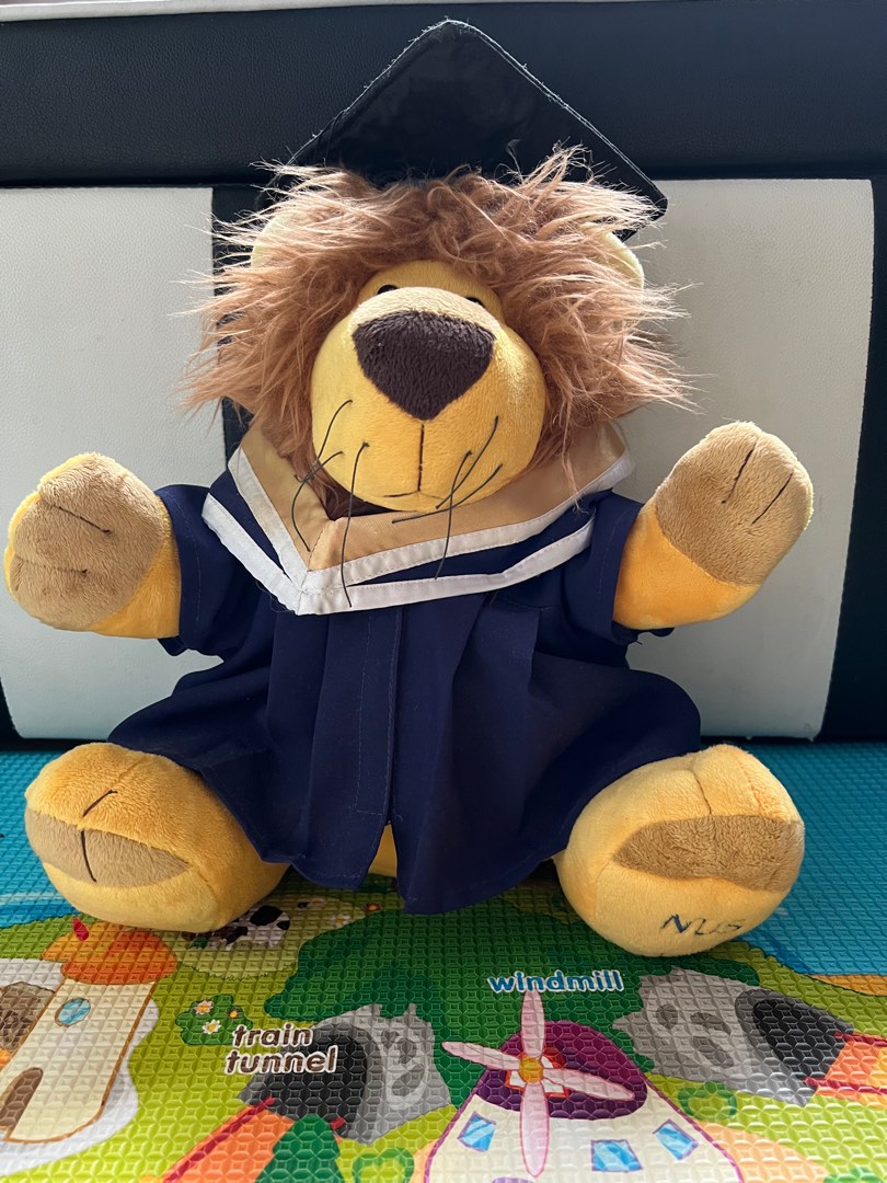 NUS Lion Graduation Bear, Hobbies & Toys, Memorabilia & Collectibles ...